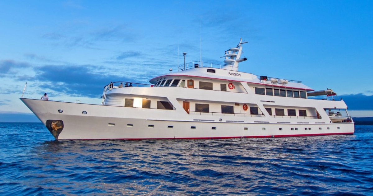 Darwin's Arch - Unique dive site in Galapagos